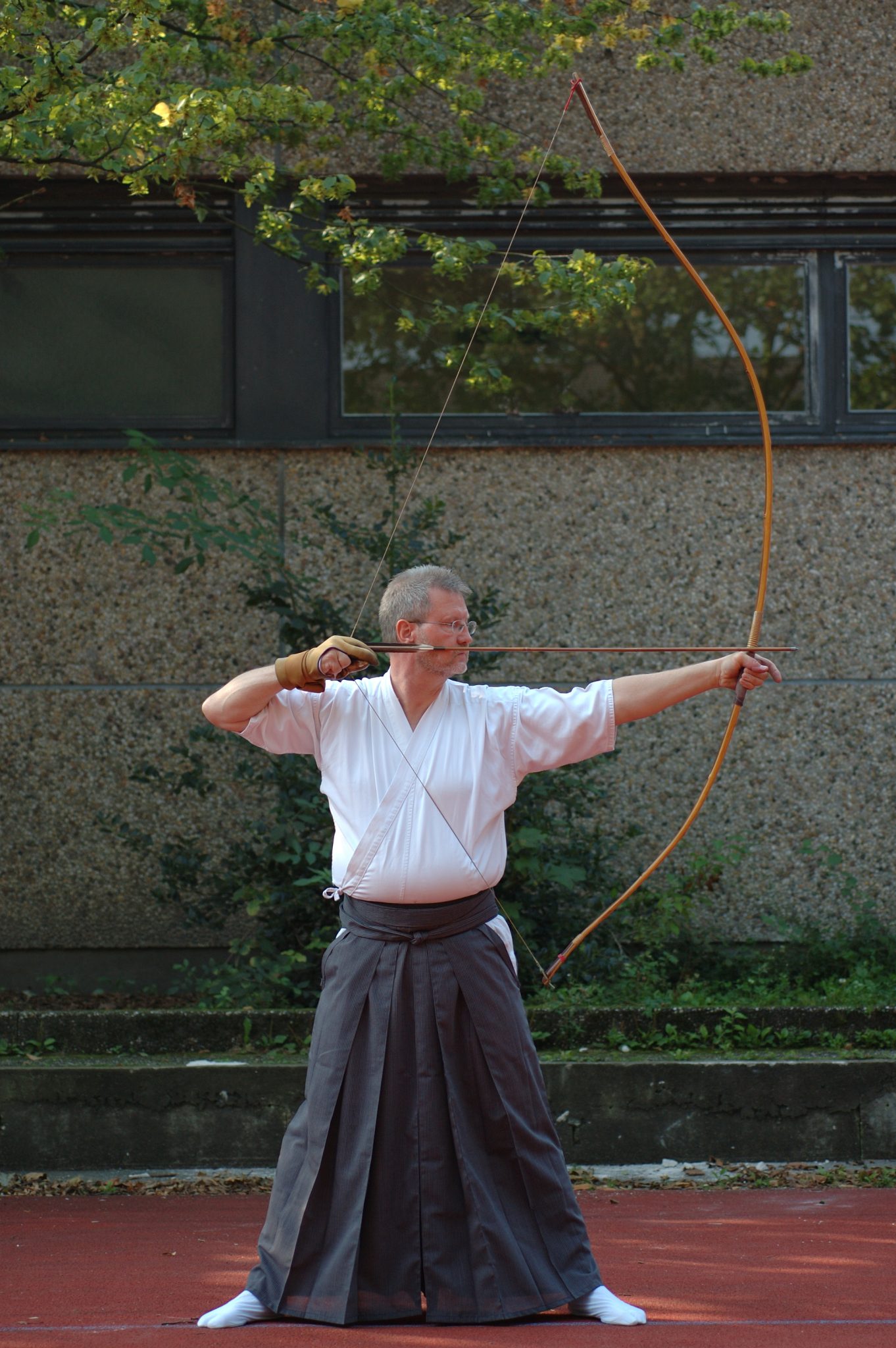 How to Draw a Bow and Arrow - Traditional to Modern - Archery Historian